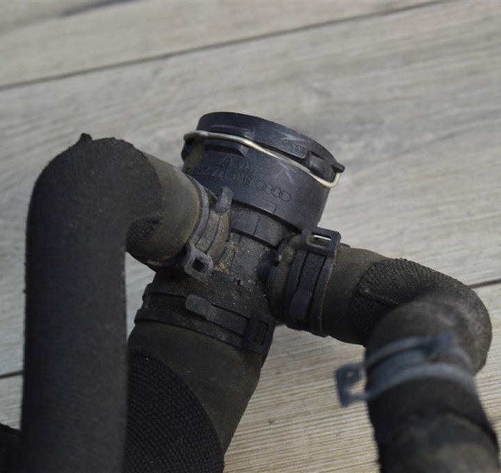 Патрубок охлаждающей жидкости Ауди А4 Б8 купить в Москве, цена 1 000 ...