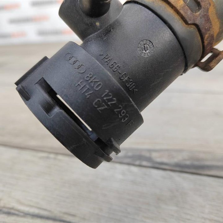 Патрубок охлаждающей жидкости Ауди А4 Б8 в Москве, цена 1 000 руб ...