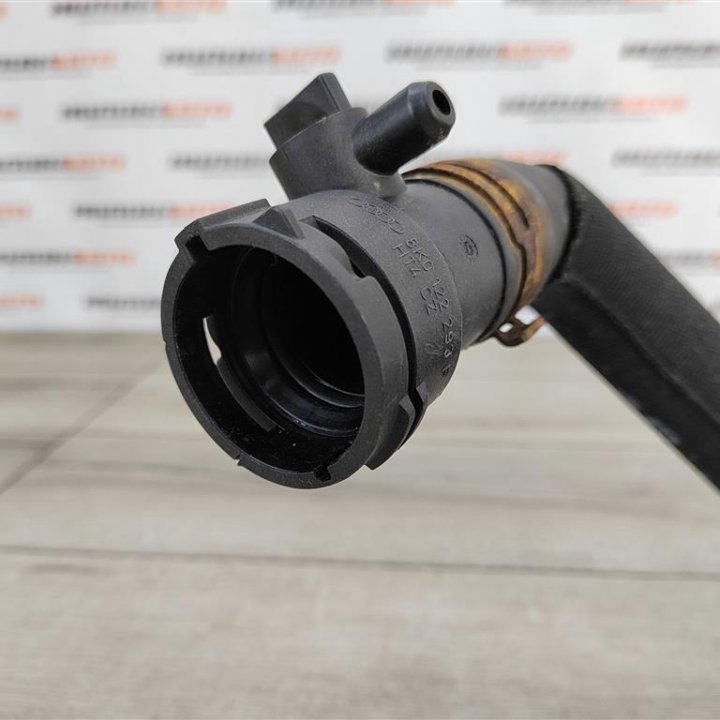 Патрубок охлаждающей жидкости Ауди А4 Б8 в Москве, цена 1 000 руб ...