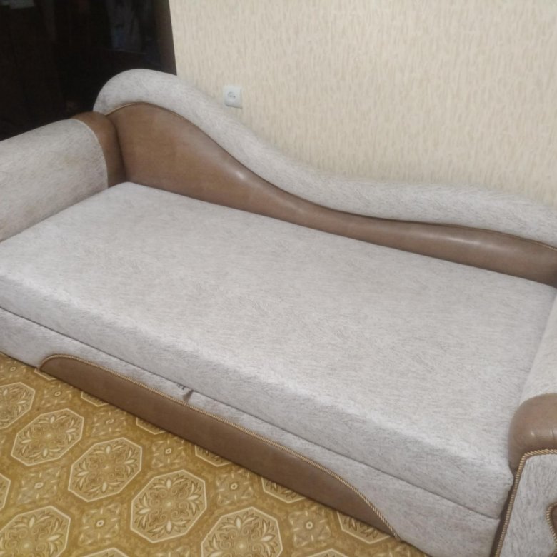 Диван кровать, дизайнерский, почти новый. – купить в Волжском, цена 15 ...