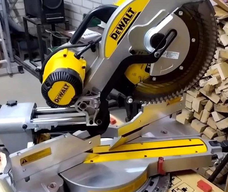 Торцовая пила Dewalt DWS 780 – купить в Санкт-Петербурге, цена 48 000 ...