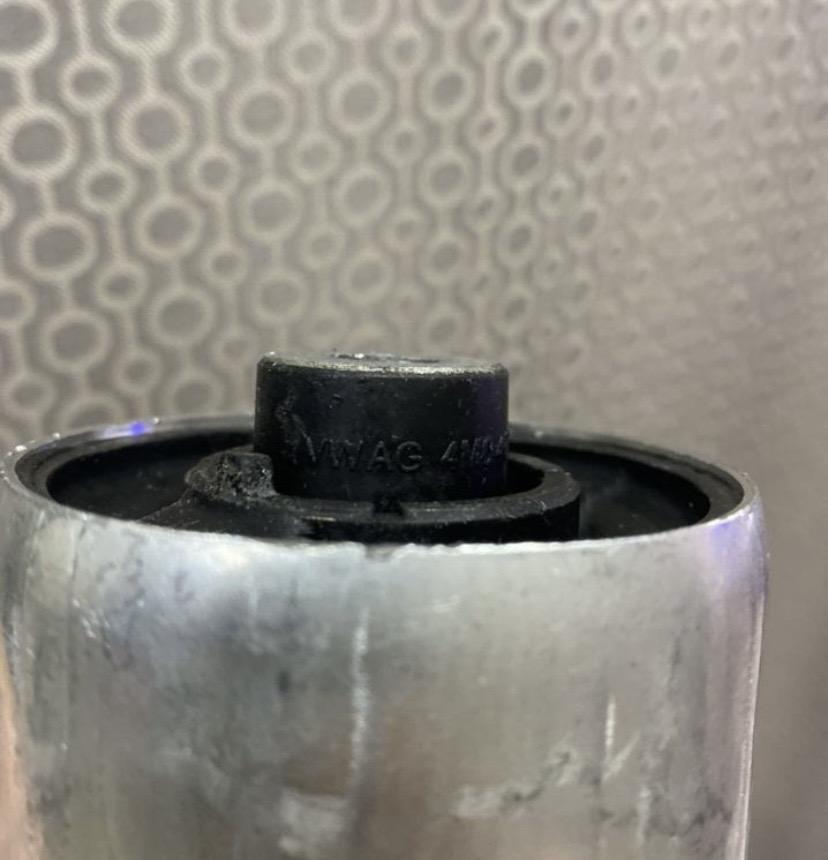 Гидроопора нижнего рычага VAG (оригинал) 4M0407183 купить в Москве ...